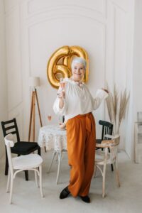 How to Dress Well in Your 60s - Dijbi